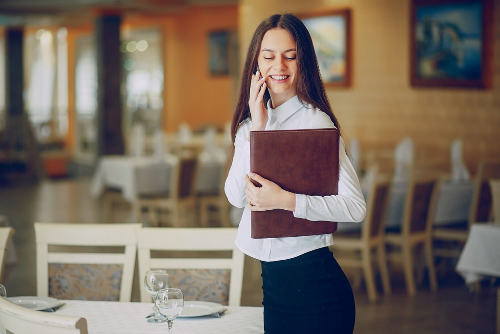 Restaurant Assistant Manager Job Description (Free Template) | UpMenu