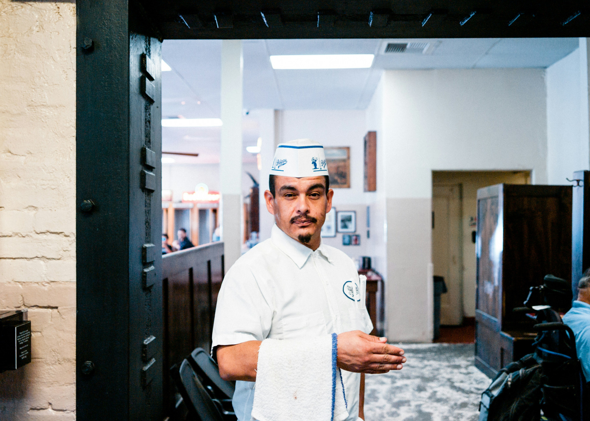 30+ Server Interview Questions (With Answer Examples) | UpMenu