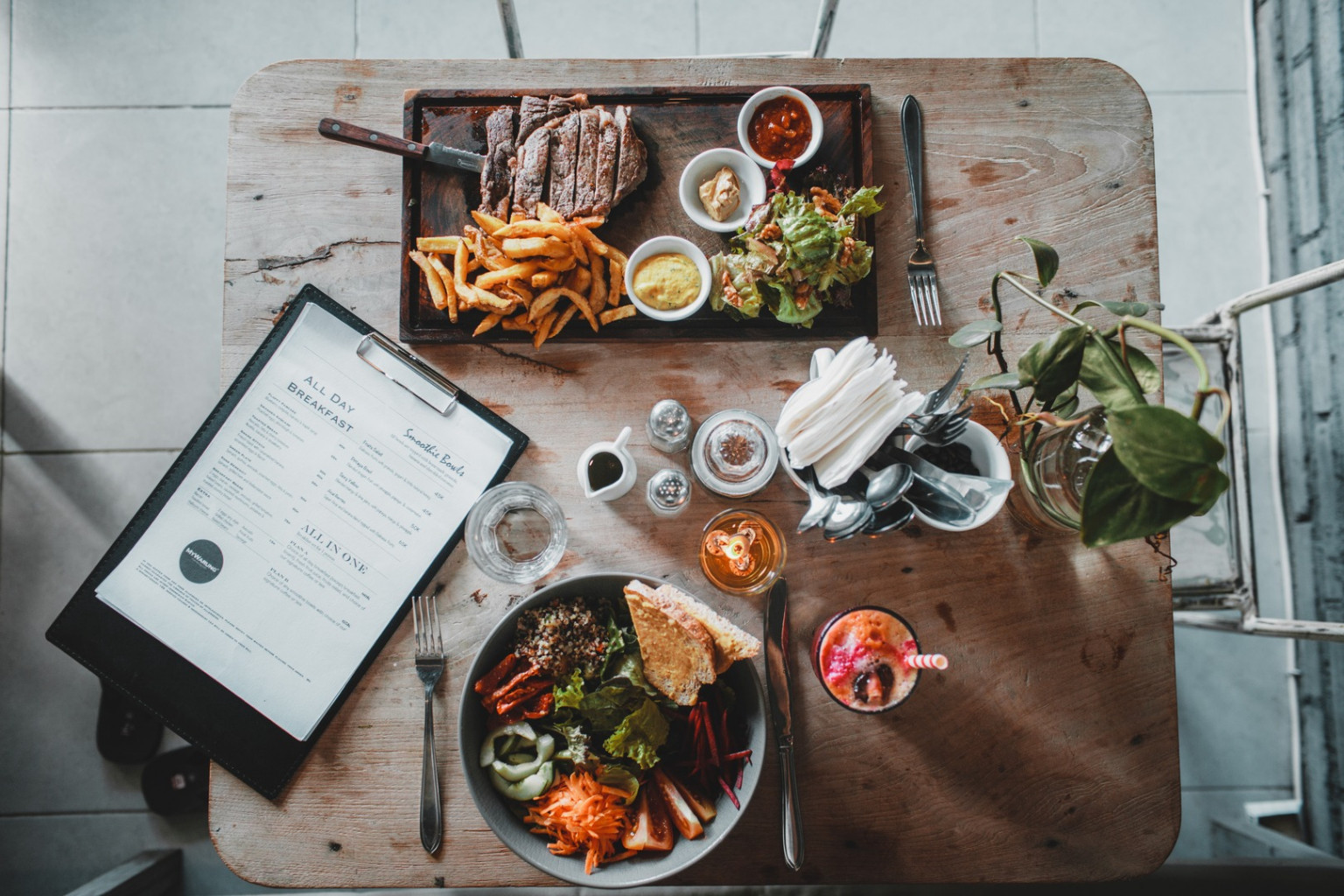How to Do Restaurant Branding (Ideas & Examples) | UpMenu