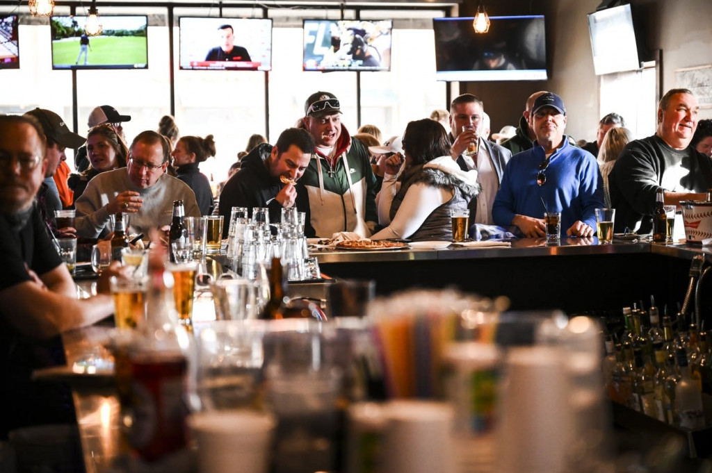 100+ Funny Bar Slogans & Sayings (How to Choose One) | UpMenu