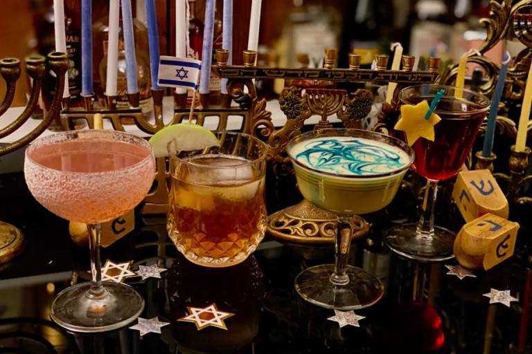 8 Ways How to Open a Bar With No Money (2024) | UpMenu