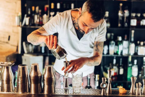 How To Price Bar Menu (Bar Pricing Strategy) | UpMenu