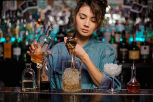 How To Run a Successful Bar in 2024 (16 Tips) | UpMenu