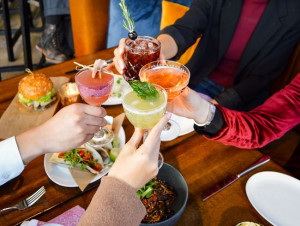 How To Run a Successful Bar in 2024 (16 Tips) | UpMenu