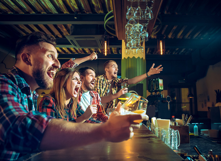 How To Run a Successful Bar in 2024 (16 Tips) | UpMenu