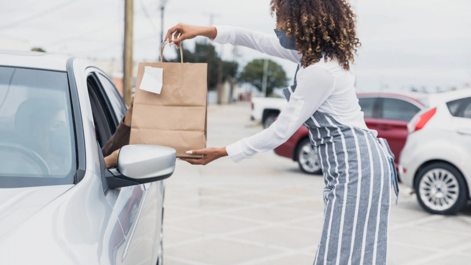 Restaurant Curbside Pickup: What It Is & How It Works | UpMenu