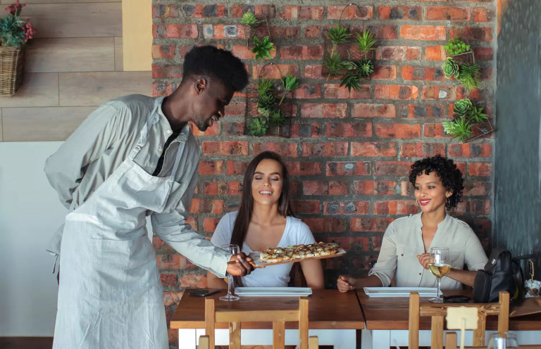 14 Tips To Increase Restaurant Table Turnover Rate | UpMenu