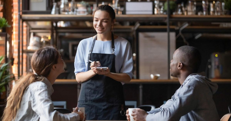 How to Greet Customers in a Restaurant (13 Tips & Examples) | UpMenu