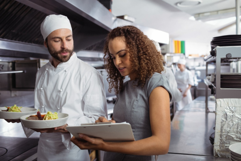 Restaurant Manager Duties (Checklist & Responsibilities) | UpMenu