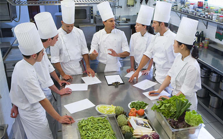 13 Best Restaurant Management Books (For Managers & Owners) | UpMenu