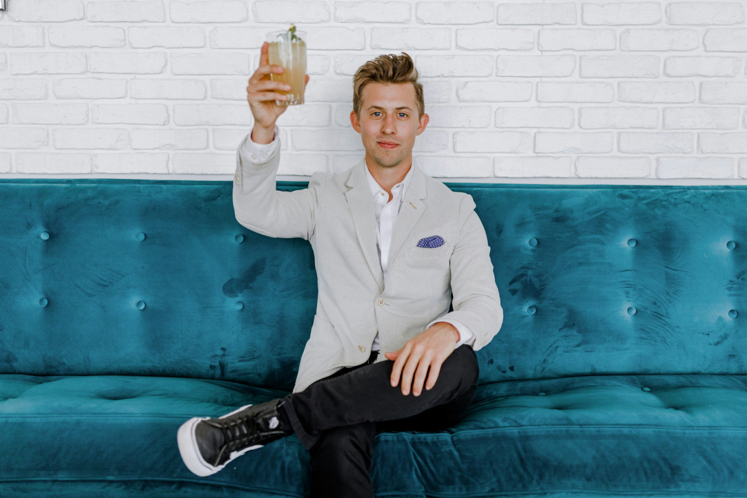What Is a Restaurant Manager? (Restaurant Manager Definition) | UpMenu
