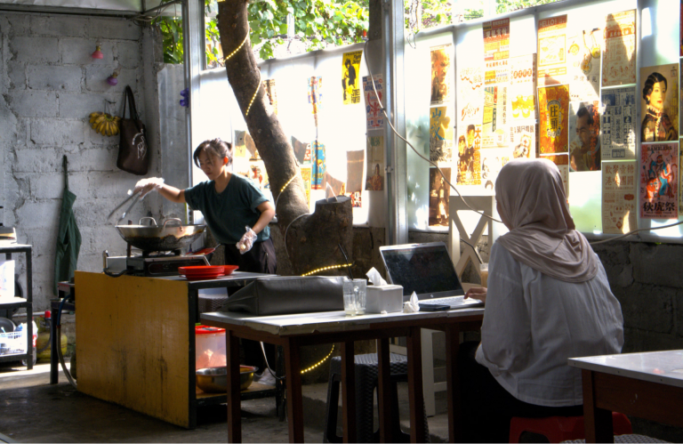 How to Create a Restaurant Training Manual (Template) | UpMenu