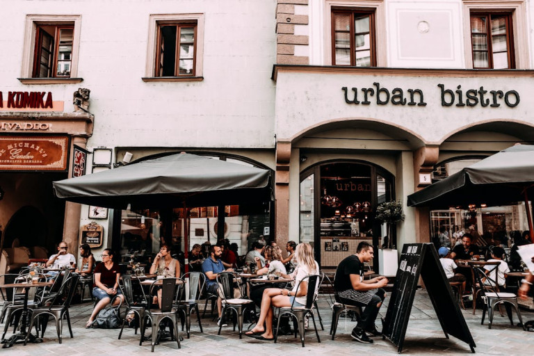 Restaurant Location Strategy (Analysis & Site Selection Tips) | UpMenu