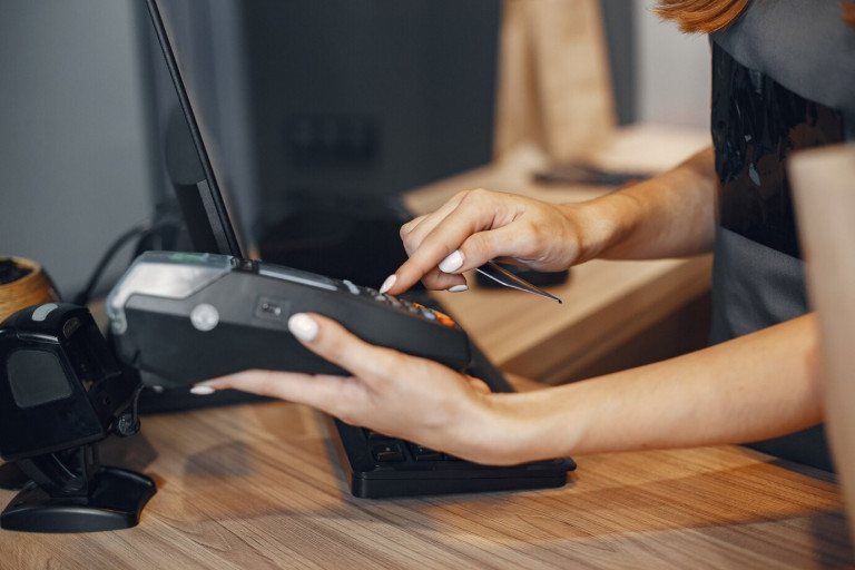 8 Different Types of POS Systems for Restaurants | UpMenu