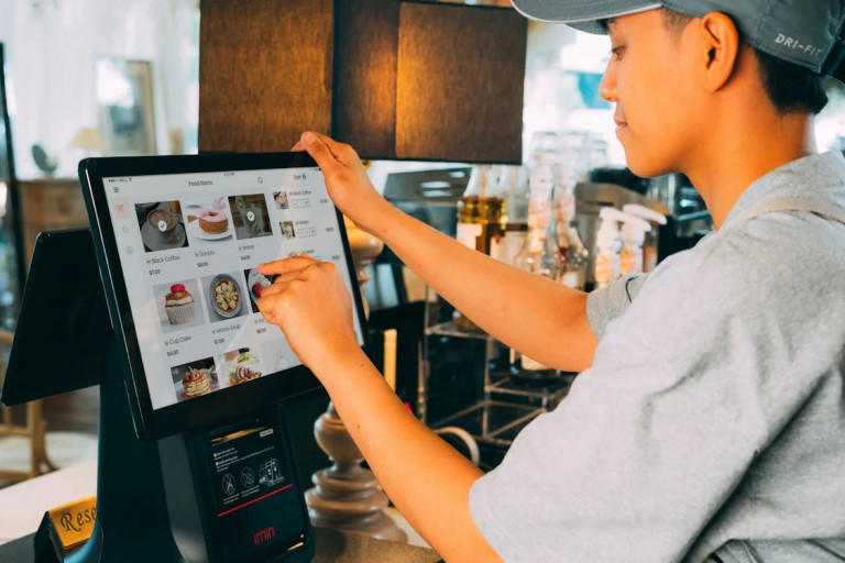 8 Different Types of POS Systems for Restaurants | UpMenu